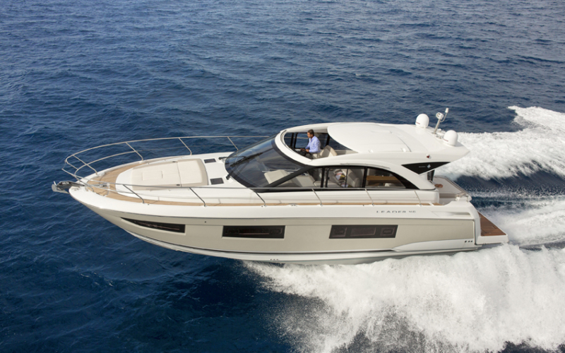 Jeanneau Leader 46 Boote. Beim Hauptimporteur kaufen.