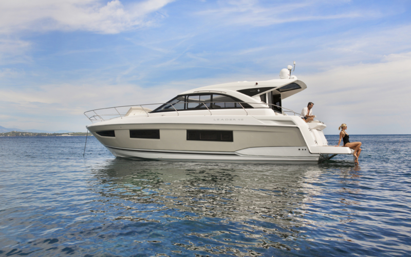 Jeanneau Leader 46 Boote. Beim Hauptimporteur kaufen.